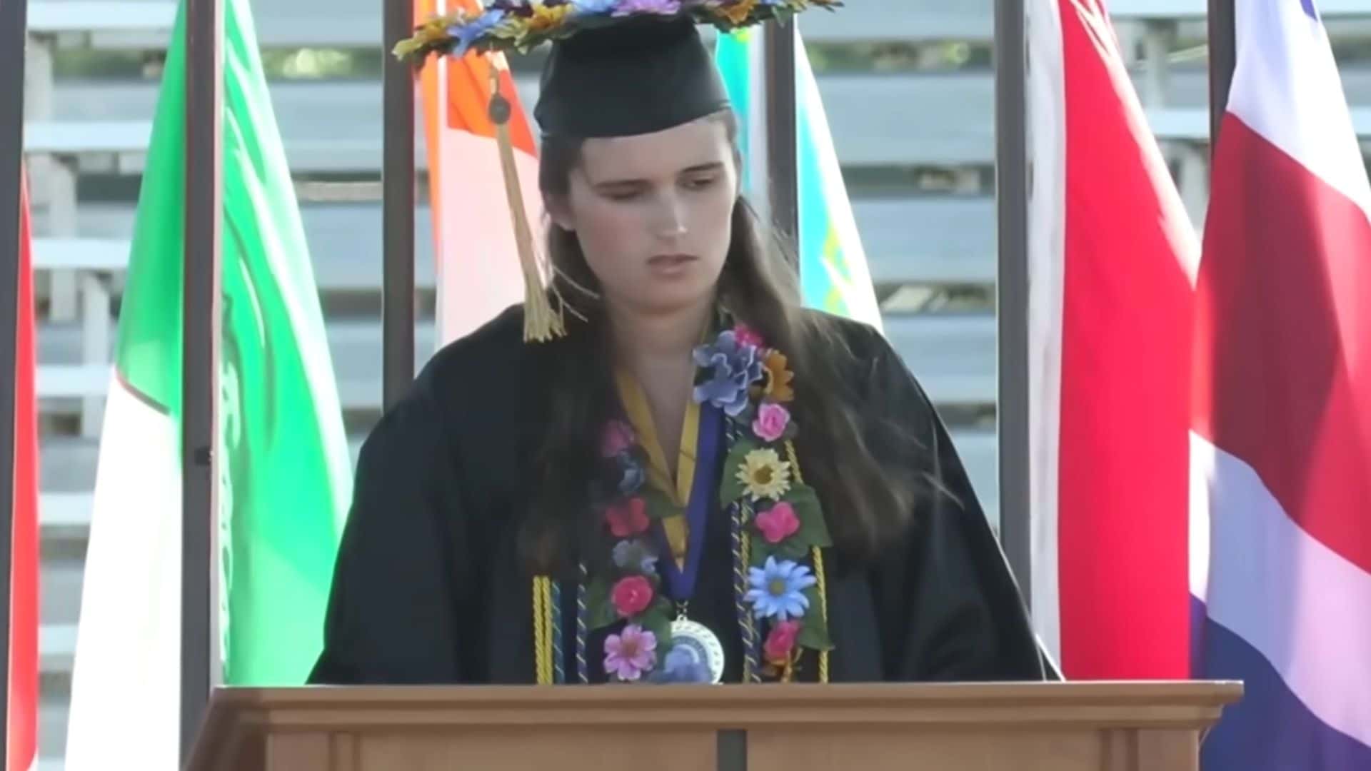 Nonspeaking Student With Autism Delivers Brilliant Graduation Speech ...