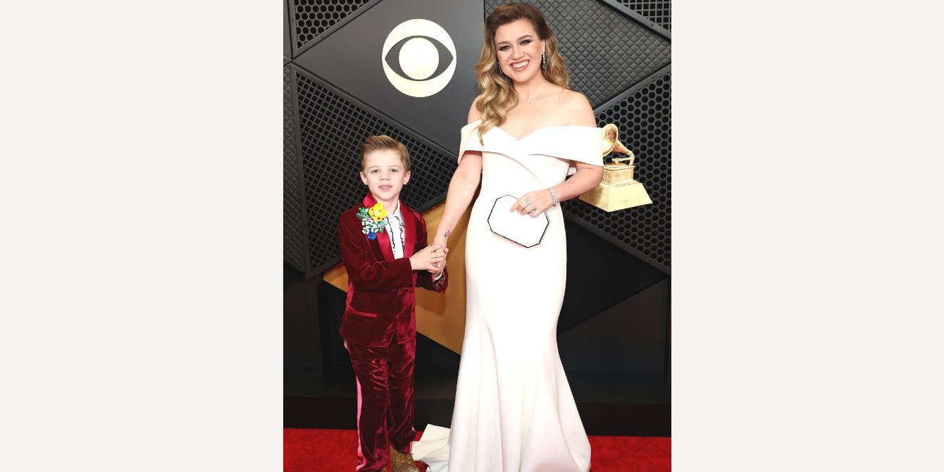 Kelly Clarkson Enceinte Aux Grammy Awards Kelly Clarkson Brings Son To